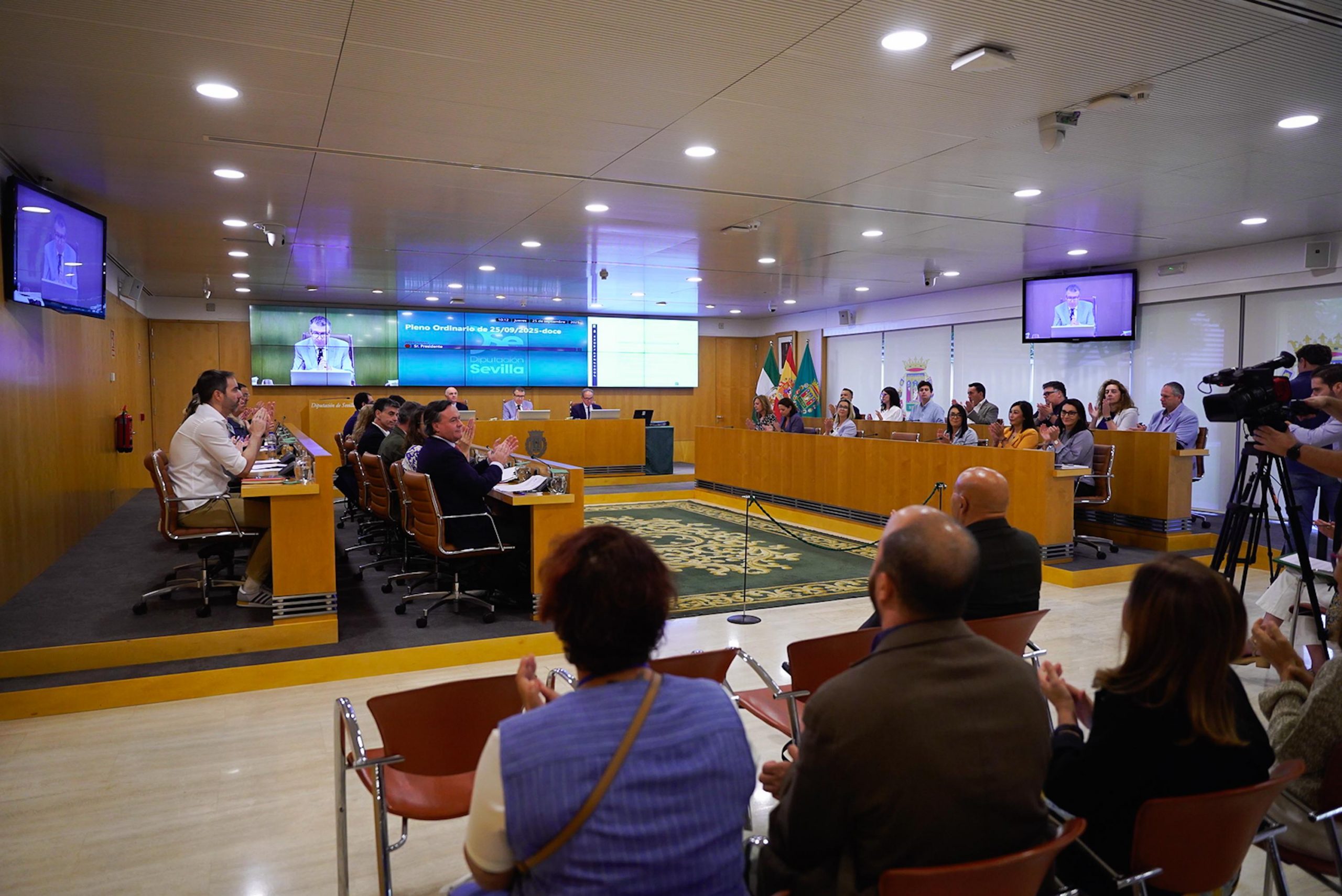 La Diputación de Sevilla respalda al Arte Sacro y la salud mental en el arranque del curso político